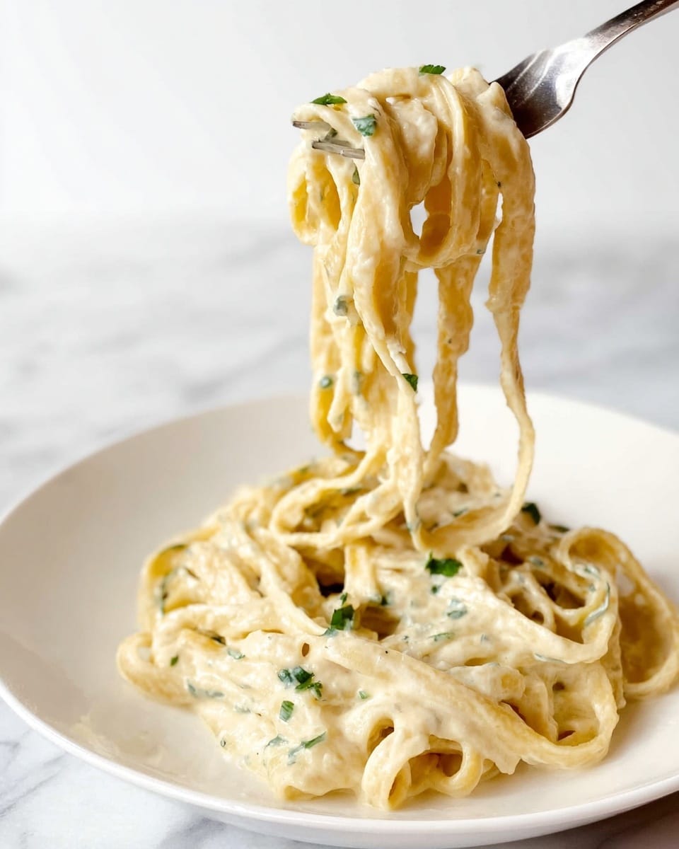 Olive Garden Alfredo Sauce Copycat Recipe | Creamy & Delicious
